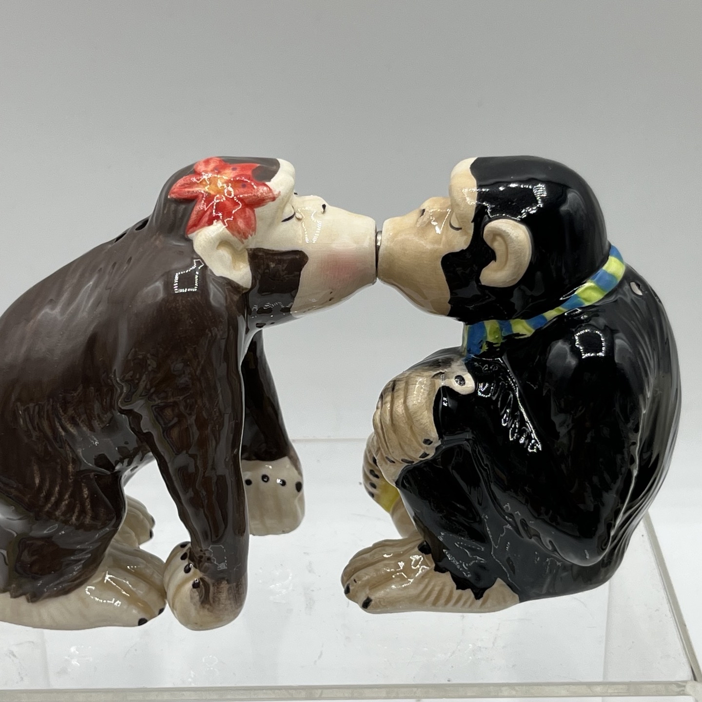 Magnetic Kissing Chimp Couple Salt And Pepper Shakers