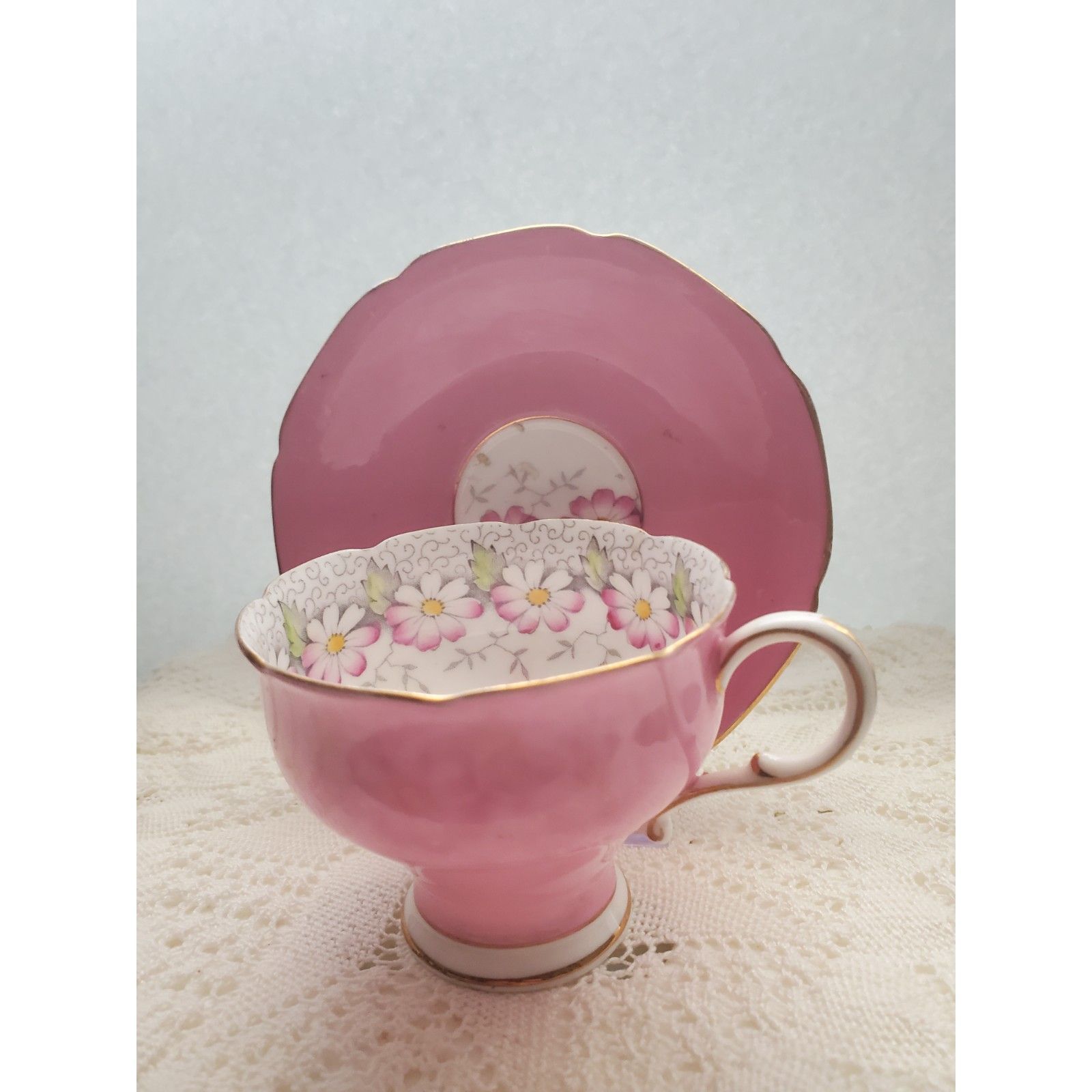 Paragon Margot Pink Teacup with Daisies on the inside of the cup and ...