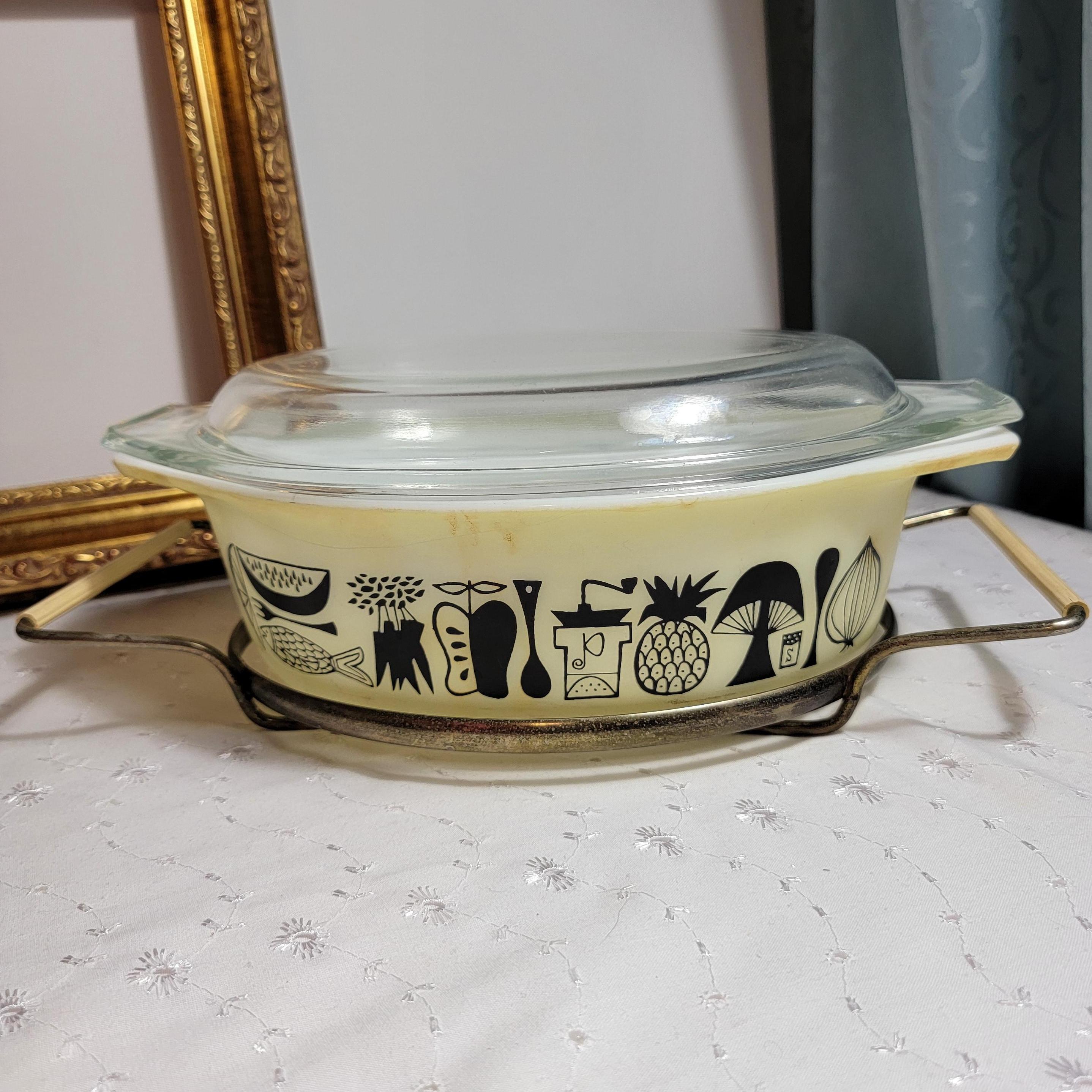 Vintage Pyrex Off White Casserole Dish with Lid and Stand