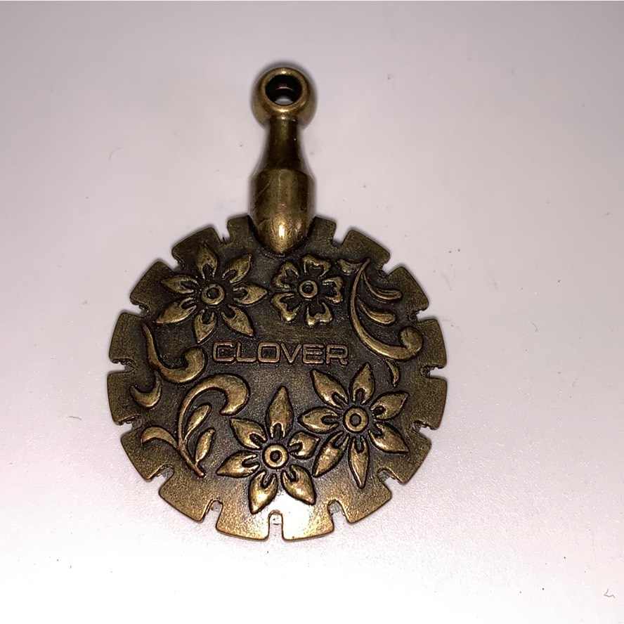 Clover 🍀 Japan Thread Cutter Pendant