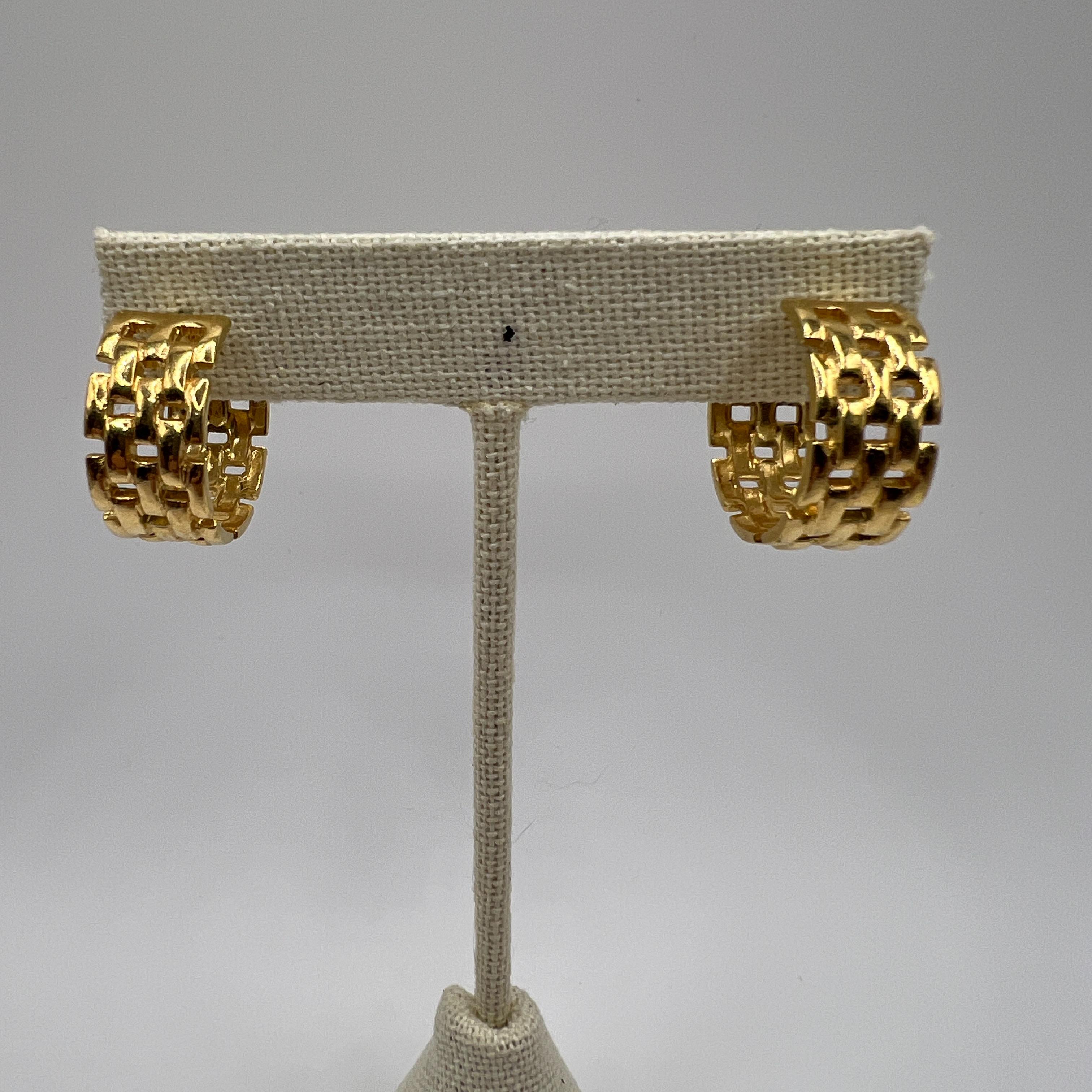 Gold Tone Open Work Filigree Links Wide Hoop Earrings Studs Preppy Classic