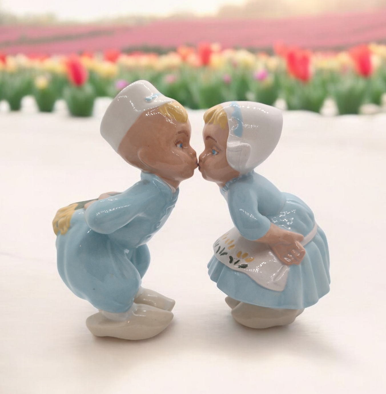 Dutch Kissing Couple Ceramic Figurines Vtg Blue 6.5in Flower ...