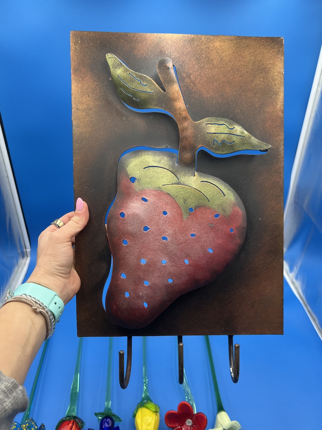 Metal Strawberry Hanger Wall Hanging 16” x 11"