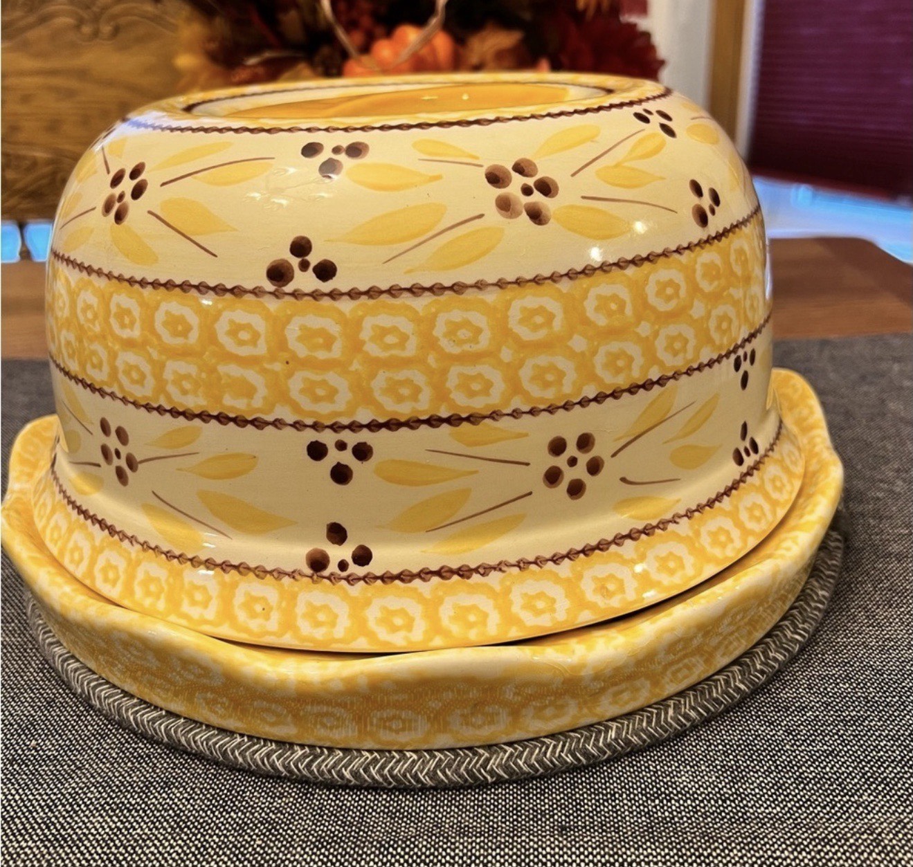 Temptations Old World Yellow Convertible Serving Set Cake Plate Chip n ...