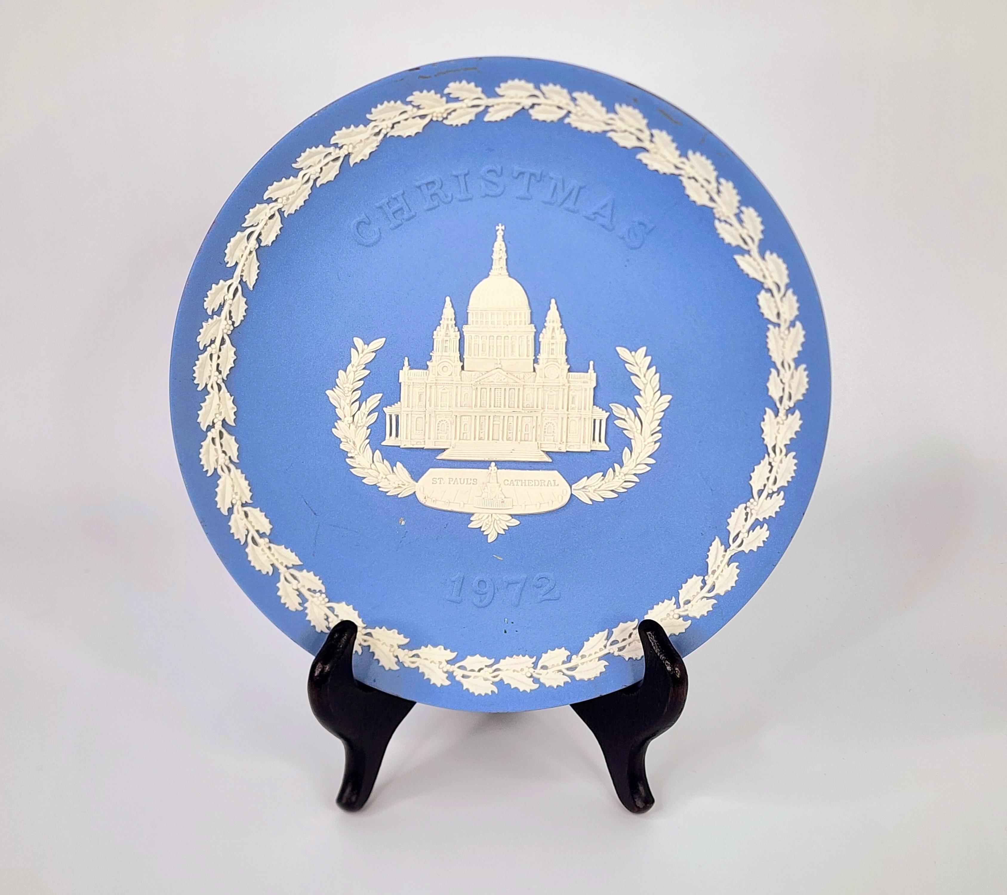 1972 Wedgewood England Jasperware St. Paul's Cathedral Christmas Plate 8"