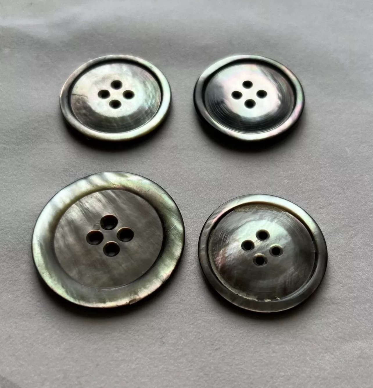 Vintage Mother of Pearl MOP 4 Buttons Silvery Gray Iridescent #115-1