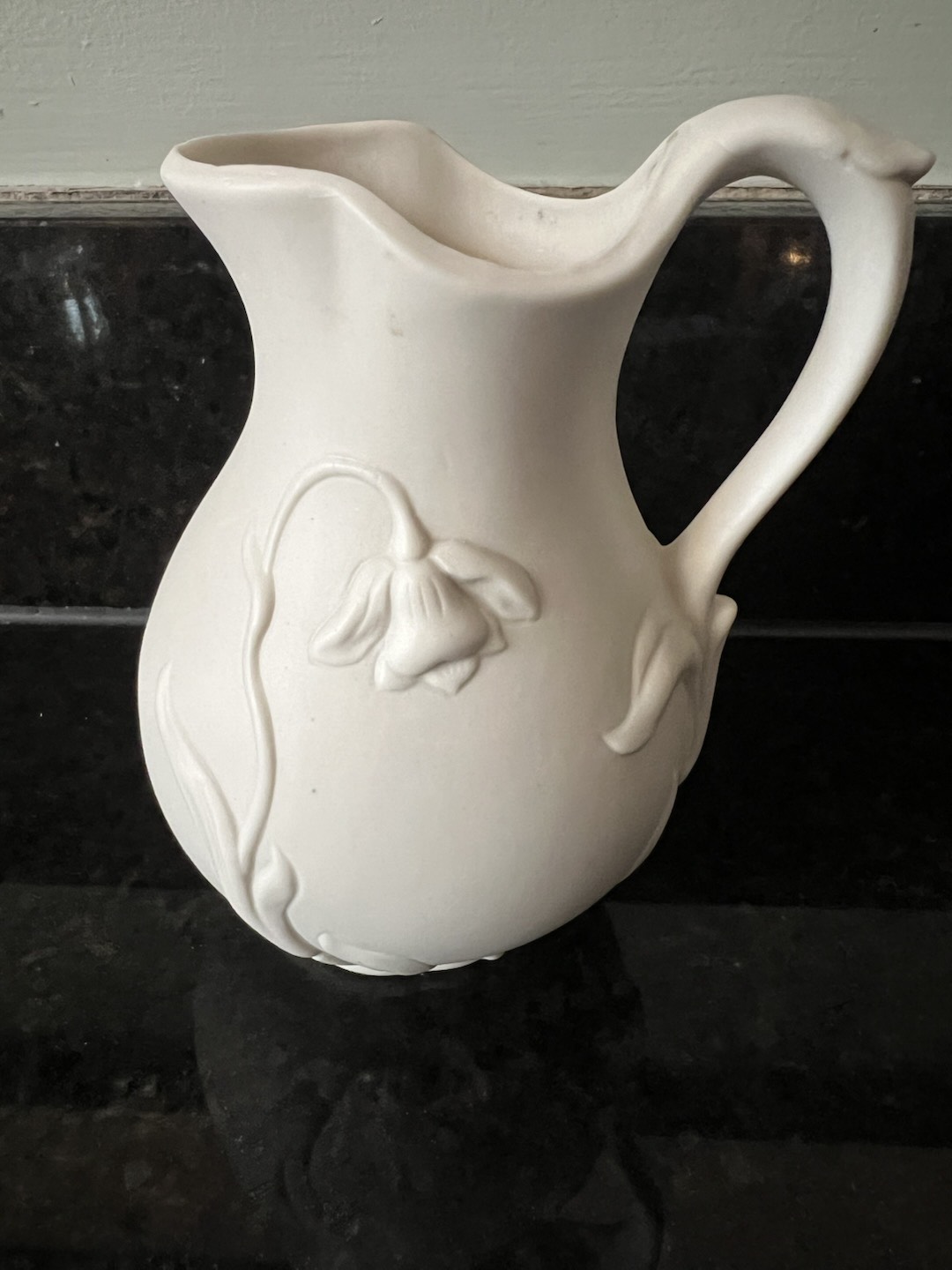 Bennington Museum Reproduction Daffodil Pitcher With Flowers