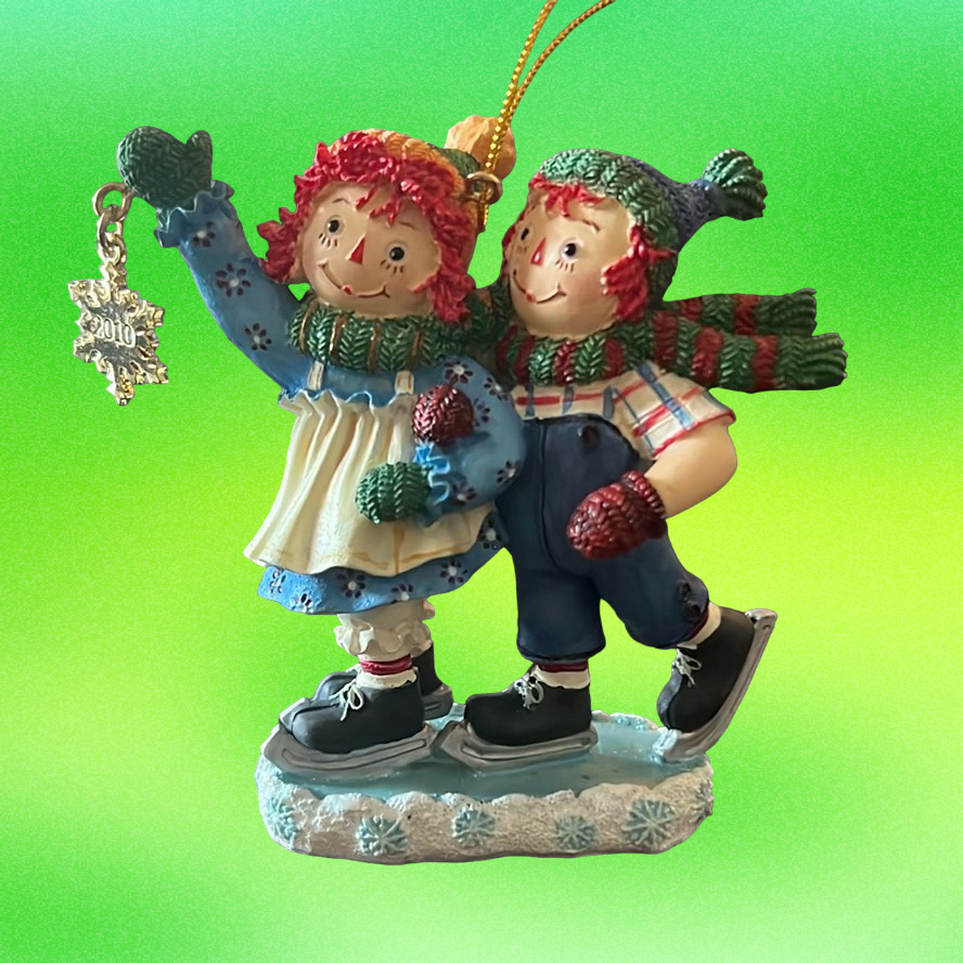 Vintage Raggedy Ann & Andy Ice Skating Danbury Mint 2010 Christmas Ornament