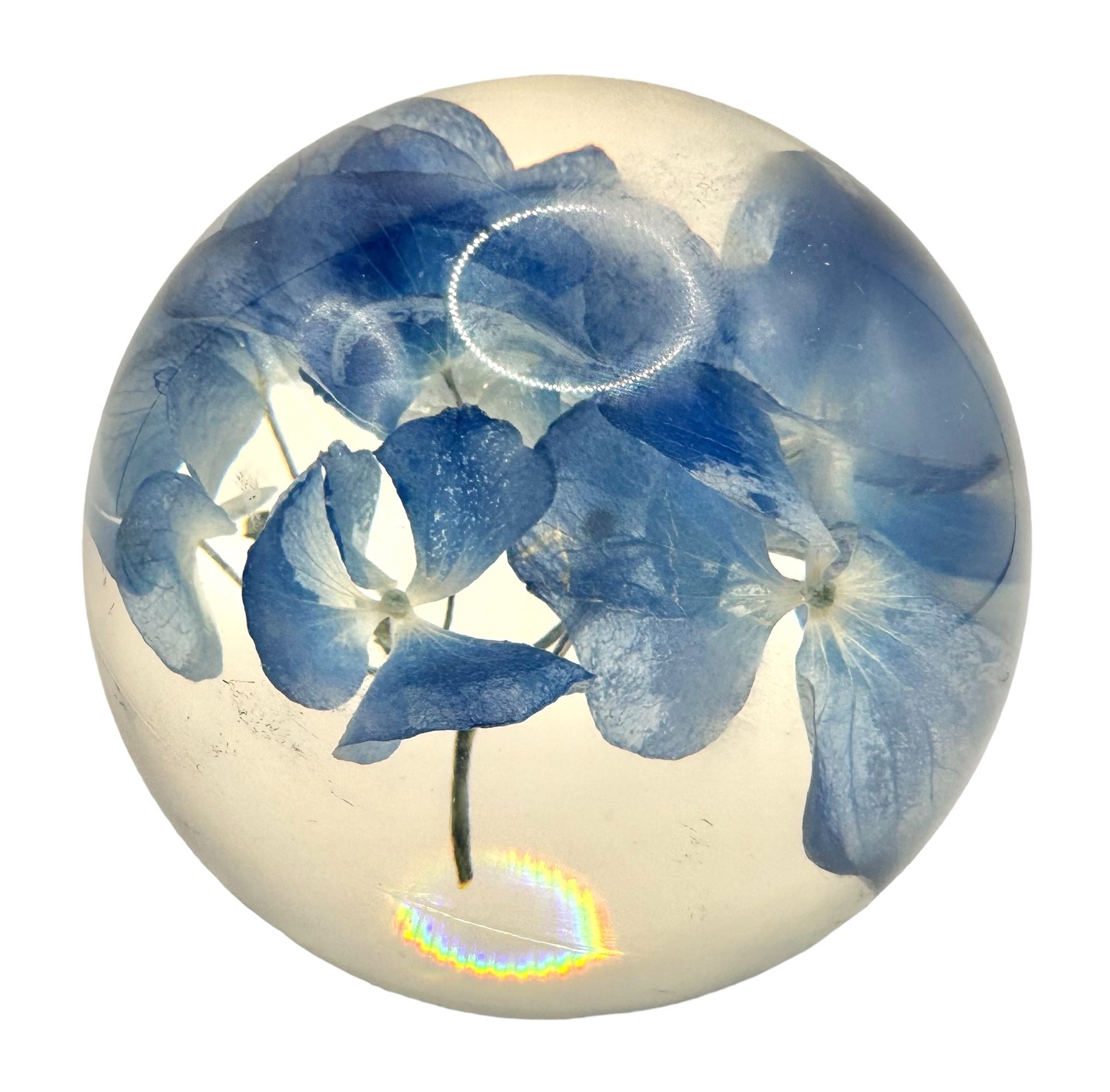 025 Vintage Lucite Paperweight Orb Blue Hydrangea Flowers
