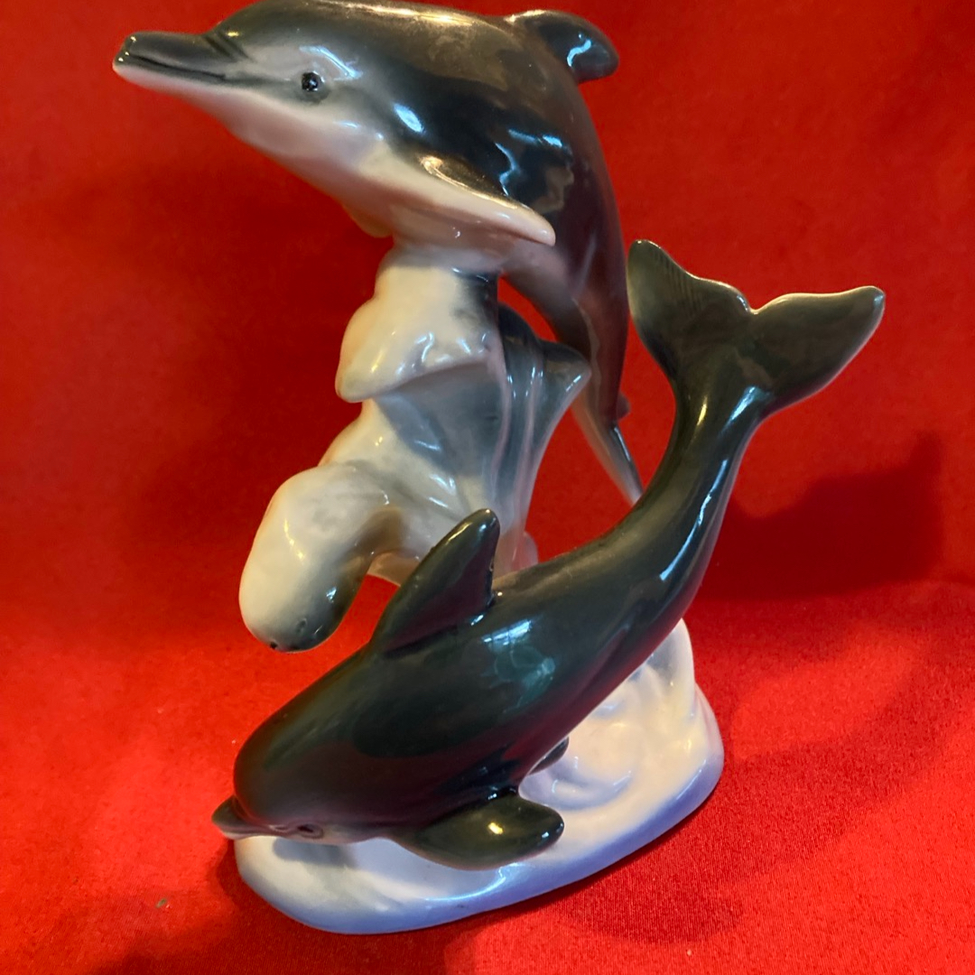 08. VTG Ceramic Dolphins