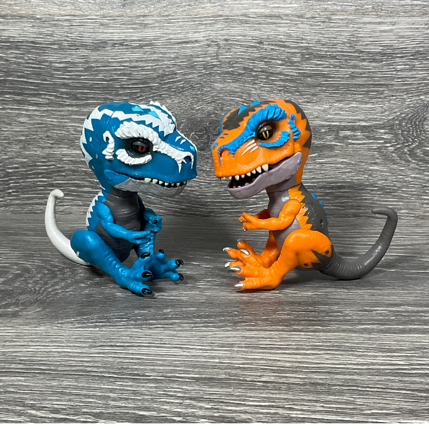 Fingerlings Dinosaurs X2