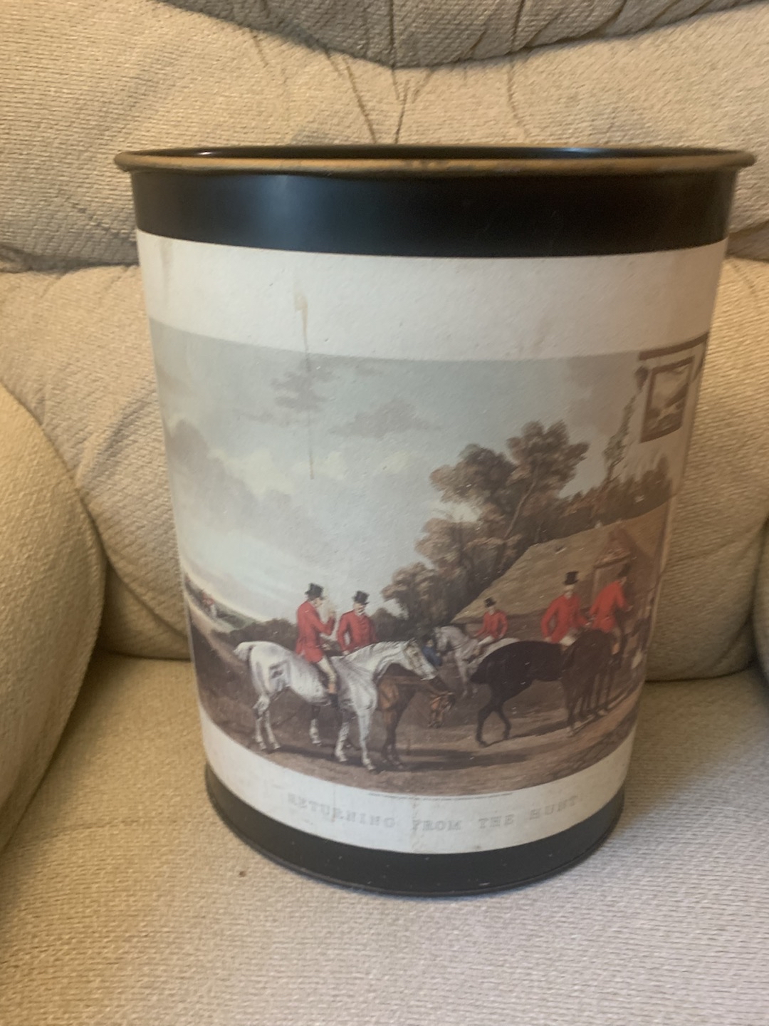 052 Reining From The Hunt Trash Can