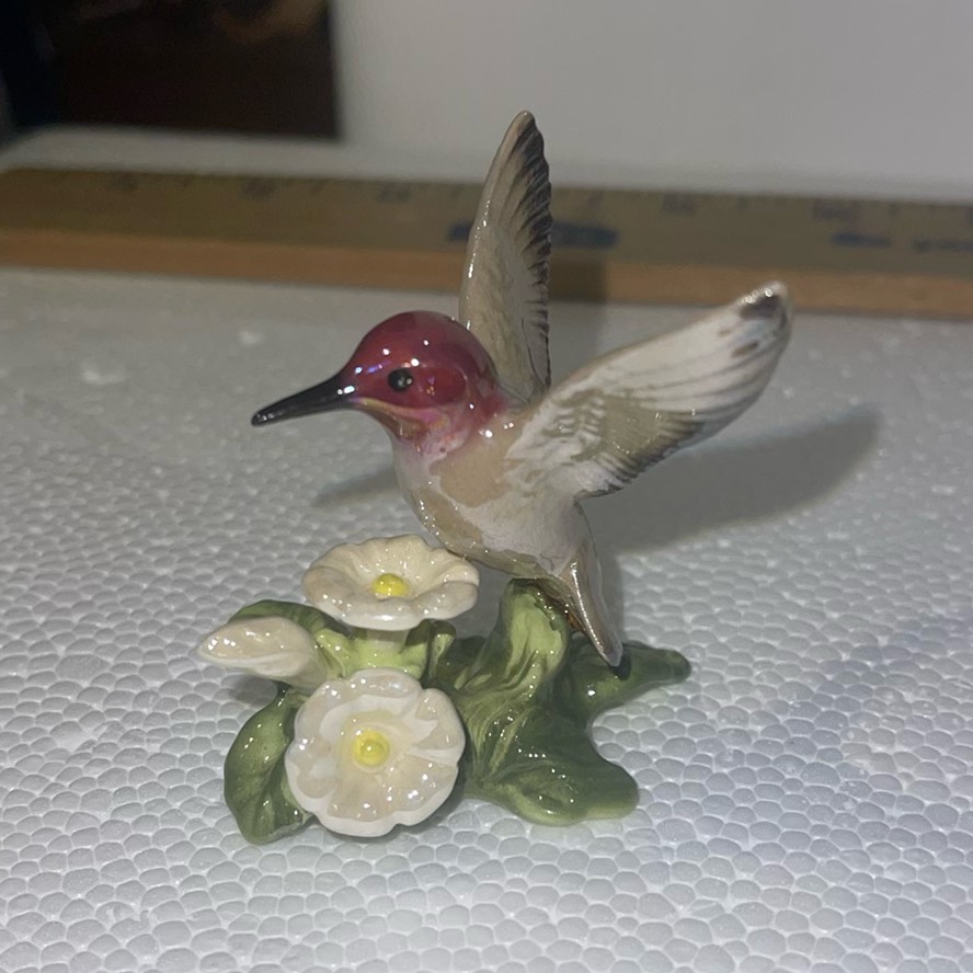 China hummingbird on flowers 2.25 inches tall