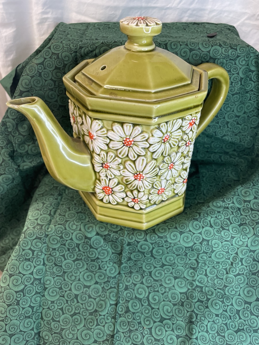 Brinn’s 1960’s Teapot Avocado And Daisy.