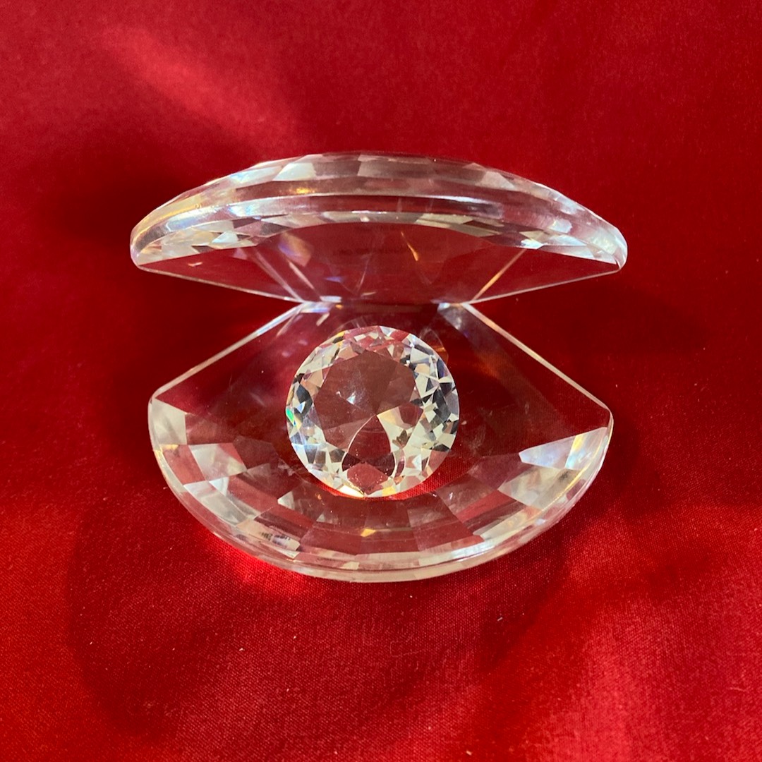 06. Cut Crystal Clam Shell Paperweight