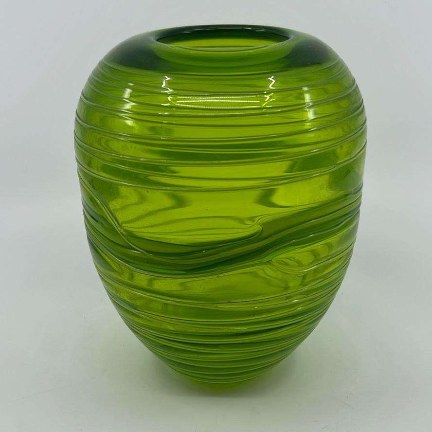 Lime 🍋‍🟩 Green Threaded Art Glass Vase 7”