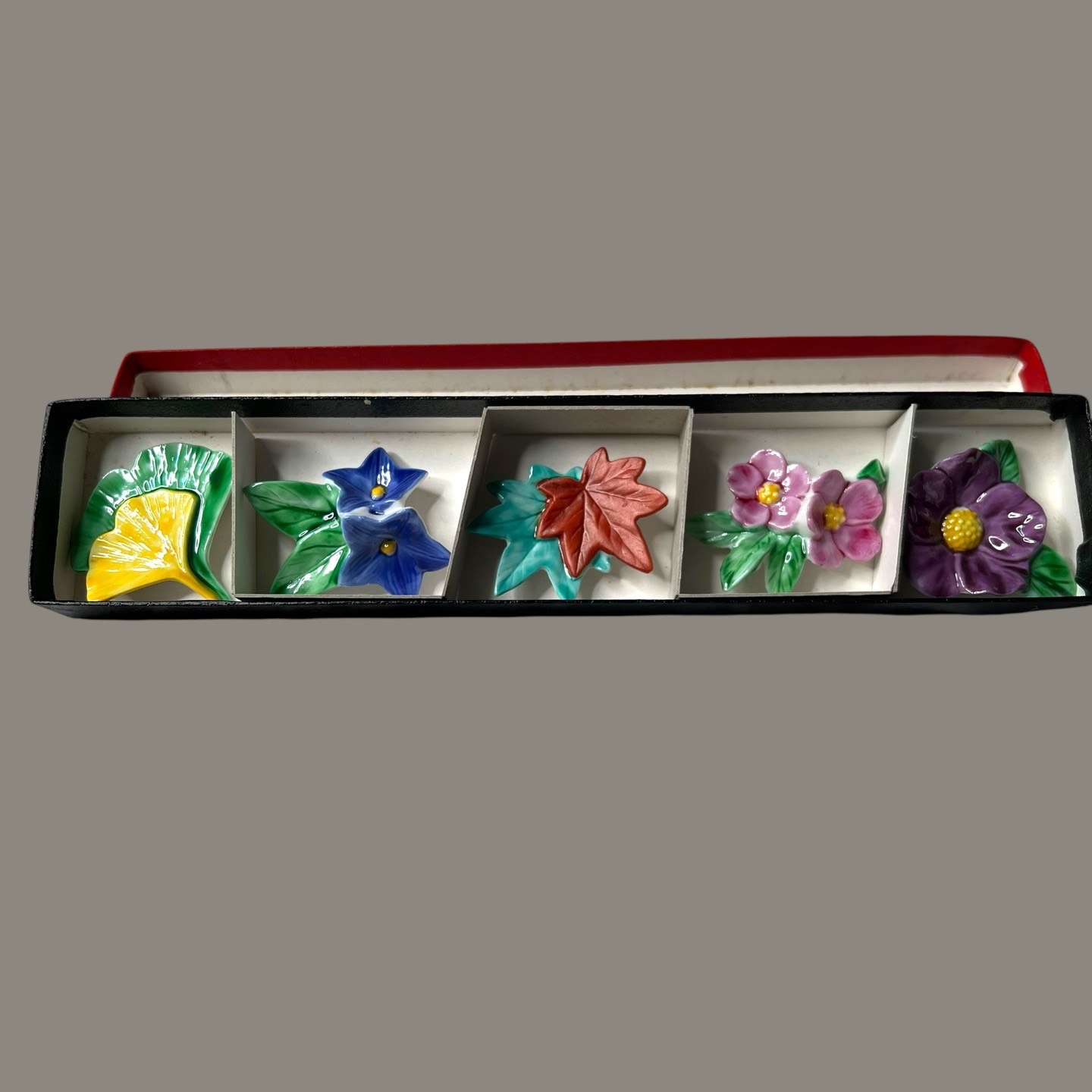 014 Box of 5 Miniature Ceramic Flowers